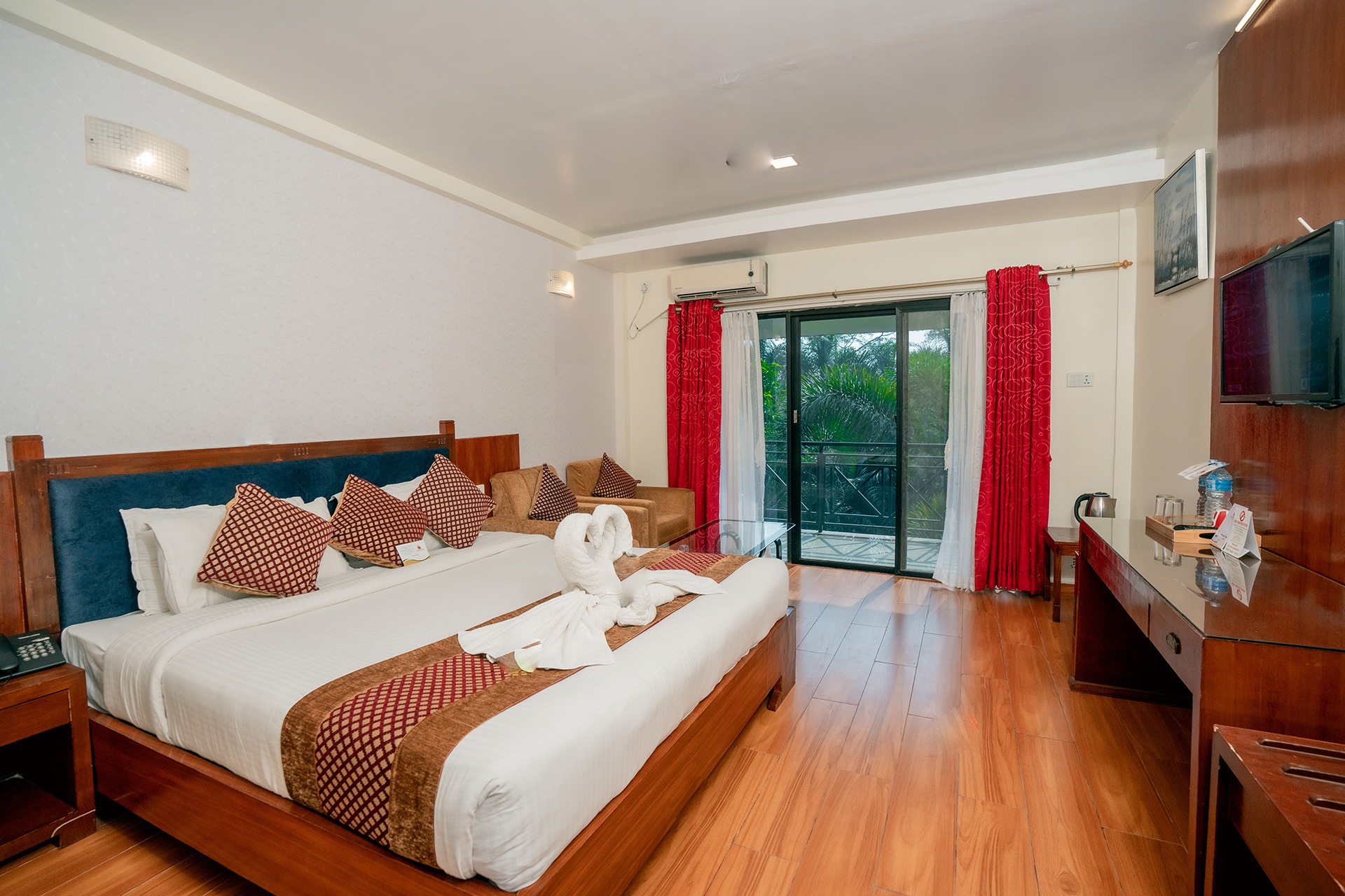 Book Now - Hotel Jungle Crown - Sauraha